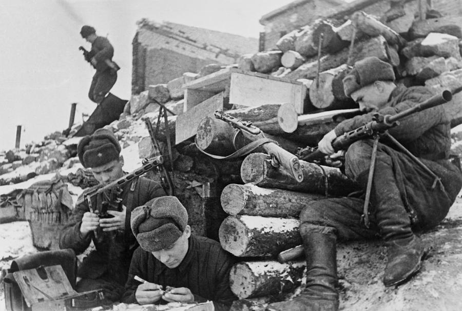 Battle For Stalingrad, World War 2 Photograph by Everett - Fine Art America
