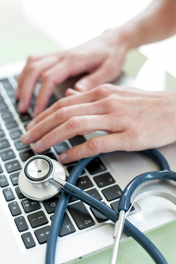 Nurse Using A Laptop Computer Photograph By Ian Hooton Science Photo