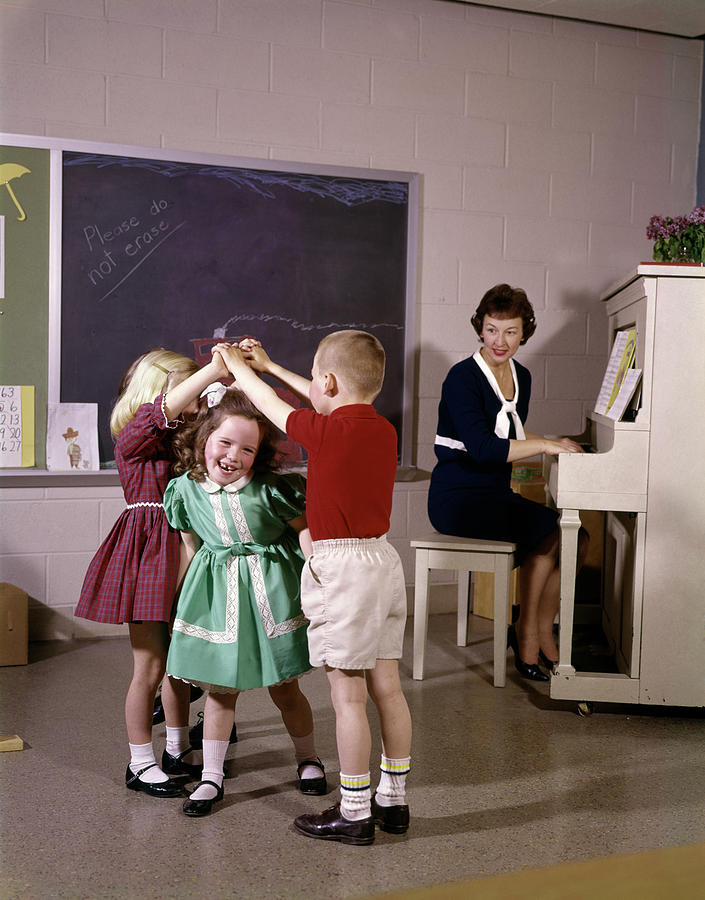 1970s Children Playing London Bridge Photograph by Vintage Images ...