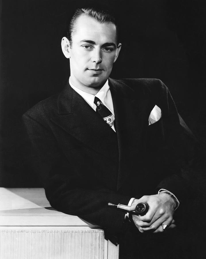 Alan Ladd, 1942 Photograph by Everett - Fine Art America