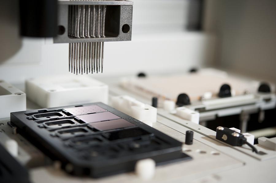 DNA MassARRAY analysis #2 by Science Photo Library