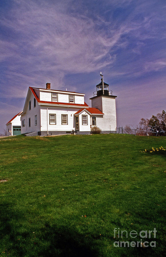 Fort Point Lighthouse Photograph by Skip Willits - Fine Art America