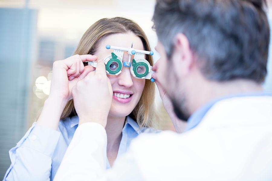 Optometrist Performing Eye Test Photograph by Science Photo Library ...