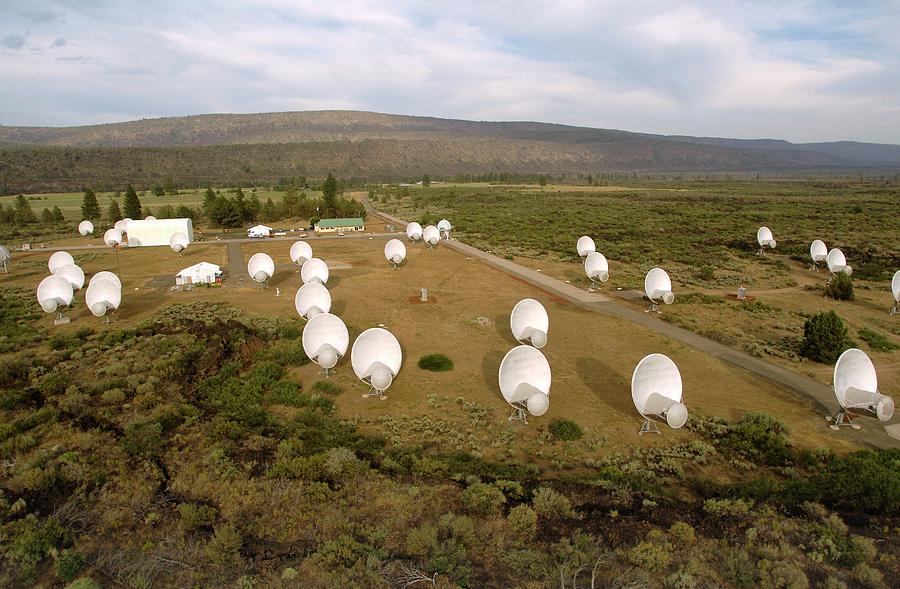 Allen Telescope Array Photograph by Dr Seth Shostak/science Photo ...