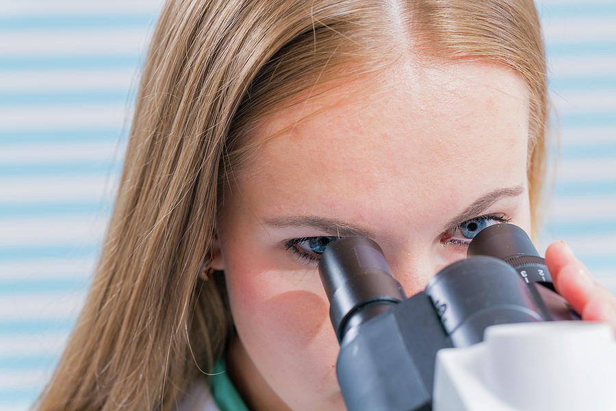 Lab Assistant Using Microscope Photograph by Wladimir Bulgar/science ...