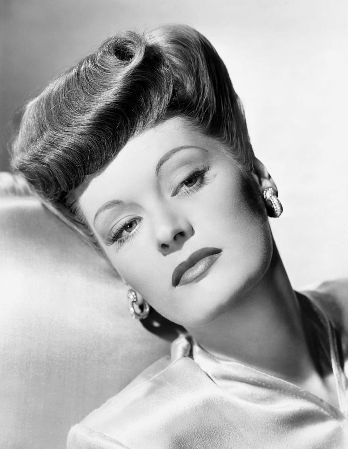 Alexis Smith, Ca. 1940 Photograph by Everett - Fine Art America