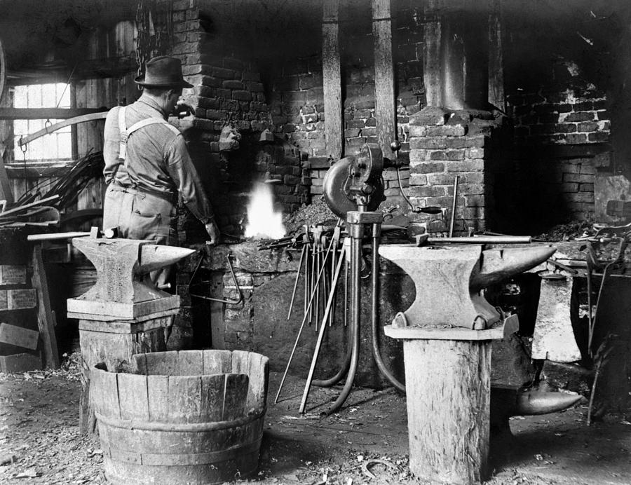 Blacksmith, C1906 Photograph by Granger - Fine Art America