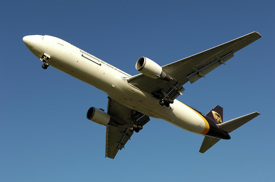 Boeing 767-300 Freighter In Flight Photograph by Aviation Images ...