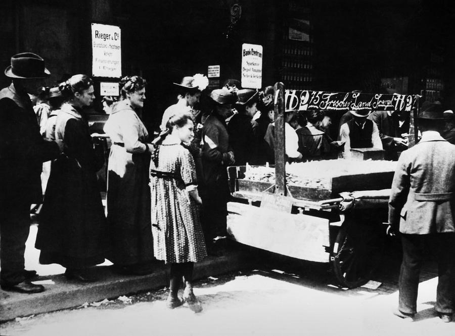 Germany Inflation, C1922 Photograph by Granger - Pixels