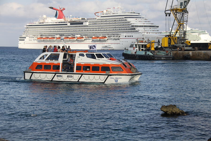 Going Ashore Photograph by Dick Willis | Fine Art America