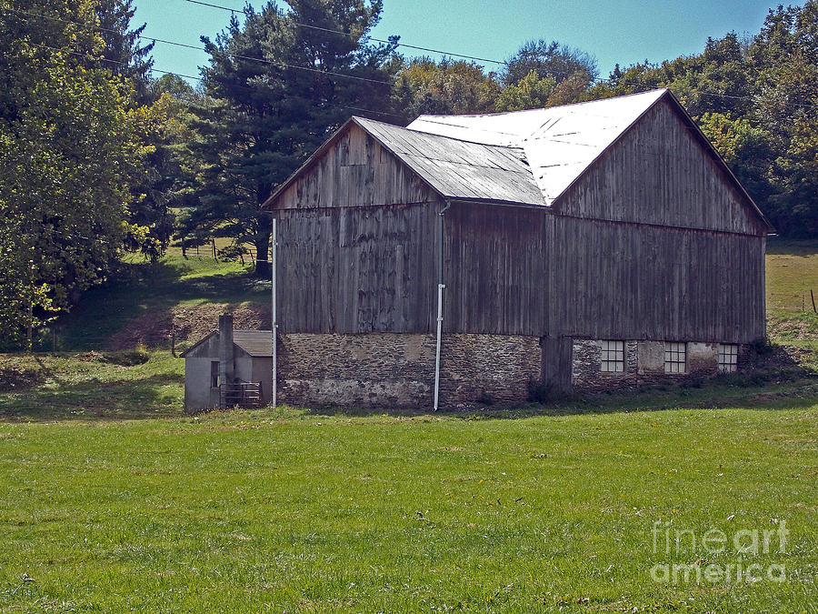 Hillside Barn Photograph by Skip Willits - Fine Art America