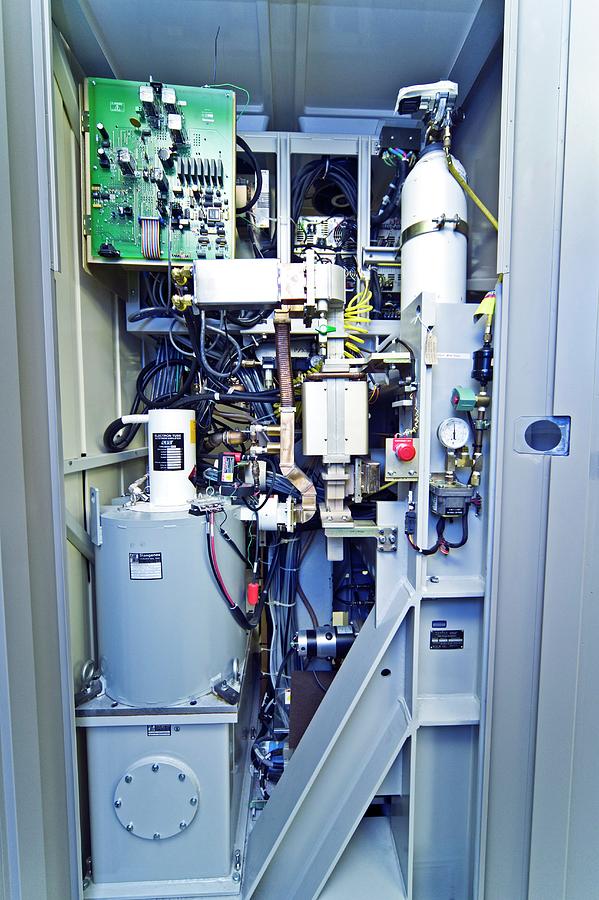Linear Accelerator Photograph by Antonia Reeve/science Photo Library ...