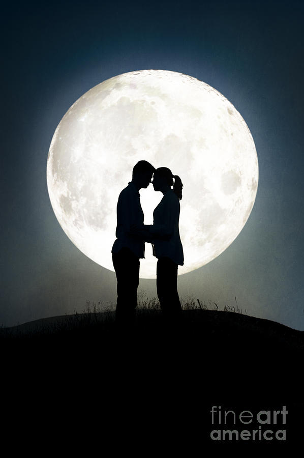 Lovers In Front Of A Full Moon Photograph By Lee Avison