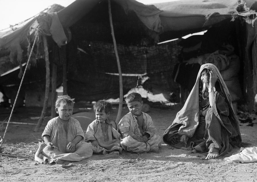 Palestine Bedouin Family Photograph by Granger - Pixels