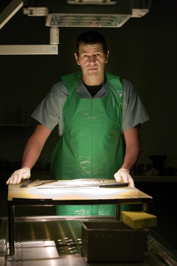 Pathologist by Mark Thomas / Science Photo Library
