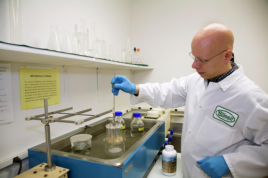 Pharmaceutical Testing by Science Photo Library