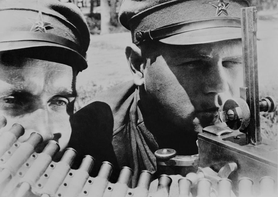 Red Army Machine Gun Crew. Ca Photograph by Everett - Fine Art America