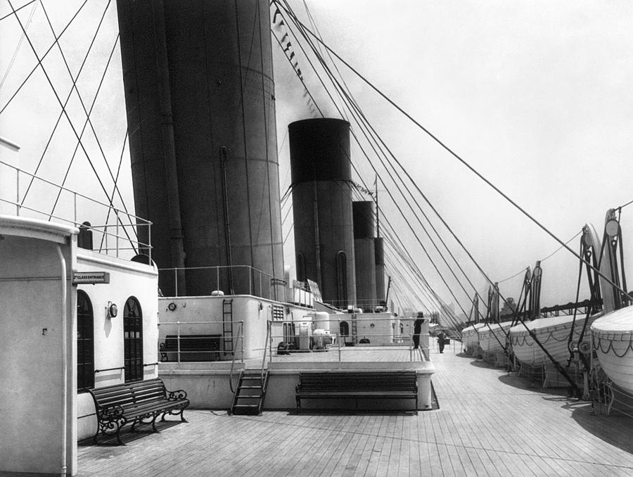 Rms Olympic, C1911 Photograph by Granger - Fine Art America