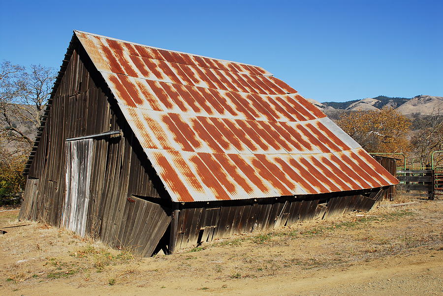 Rust Roof Barn Photograph by Thomas Lyons Pratt - Pixels