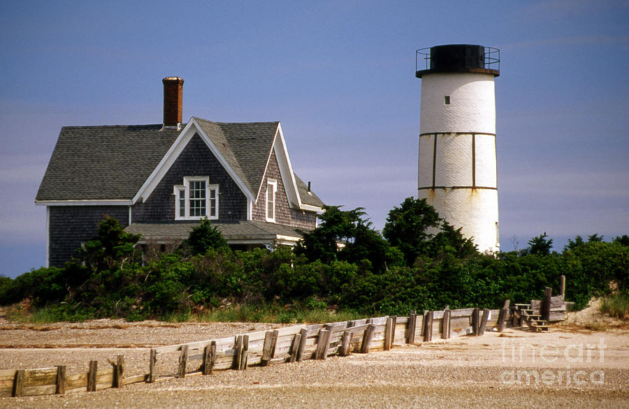 Sandy Neck Lighthouse Photograph by Skip Willits | Fine Art America