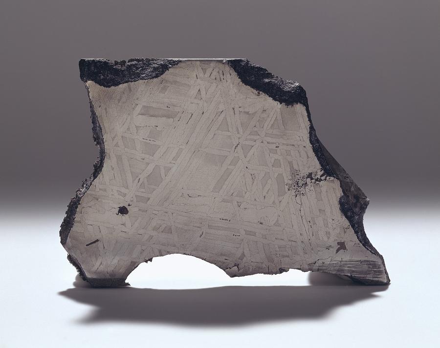 Section through an iron meteorite Photograph by Science Photo Library ...