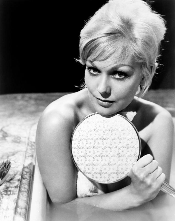 The Notorious Landlady Kim Novak 1962 Photograph By Everett