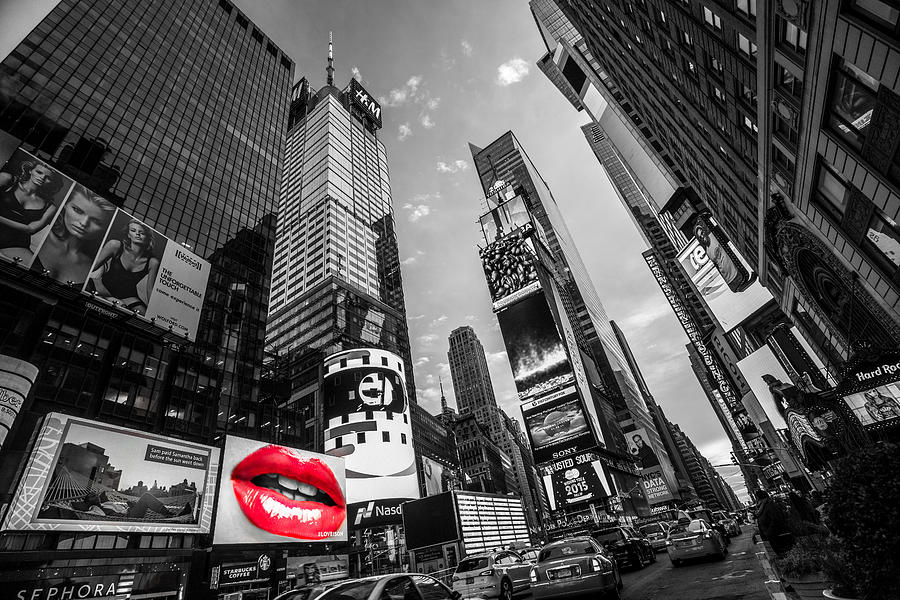 Times Square Kiss Photograph by Rafael Quirindongo - Fine Art America