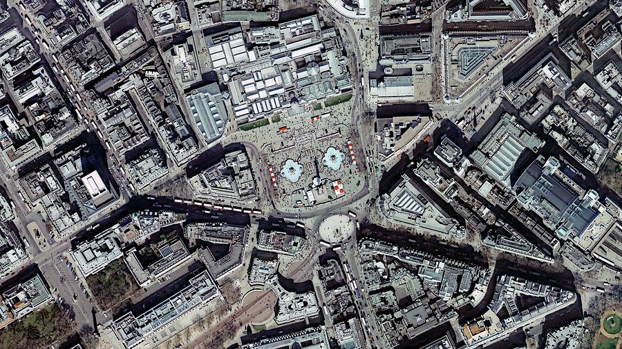 Trafalgar Square by Science Photo Library