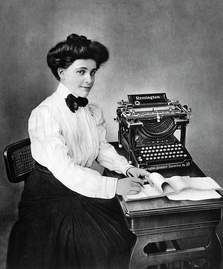 Typist, 1905 Photograph by Granger - Fine Art America