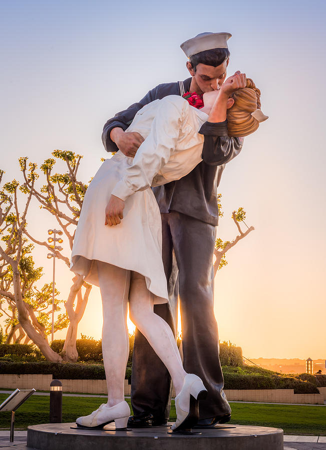 Unconditional Surrender Statue Photograph by Adam Gaeth - Fine Art America