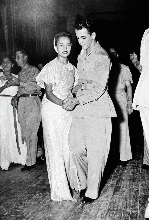 Wwii Dance, C1943 Photograph by Granger - Pixels