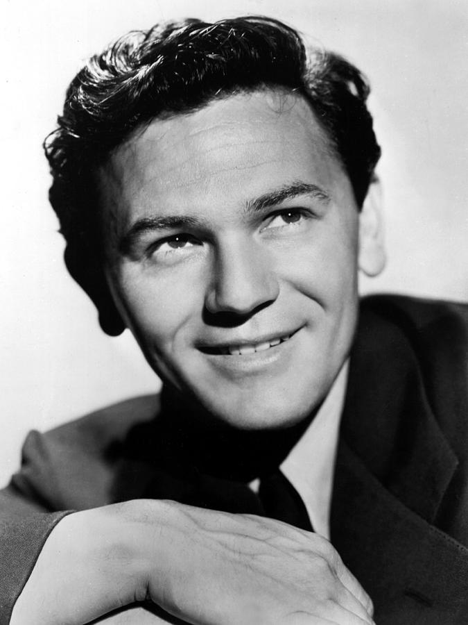 John Garfield's Instagram, Twitter & Facebook on IDCrawl