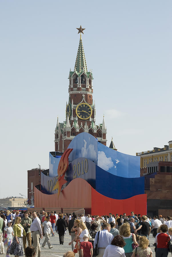 Red square Photograph by Igor Sinitsyn - Pixels