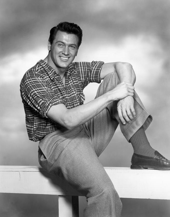 Rock Hudson, 1954 Photograph by Everett - Fine Art America