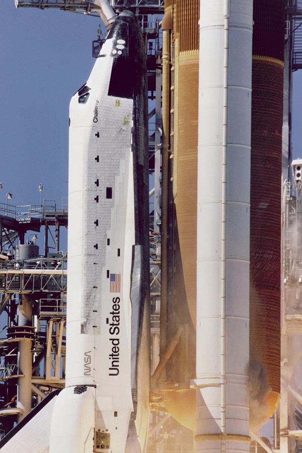 Space Shuttle Challenger Disaster Photograph by Everett - Pixels