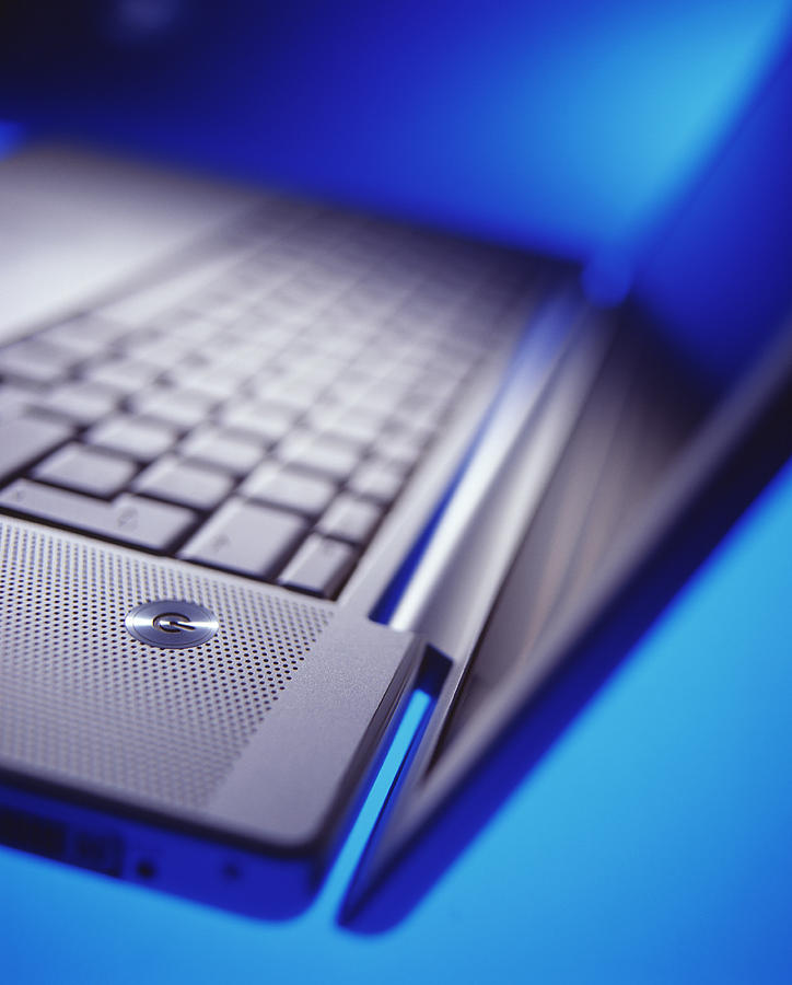 Laptop Computer #5 by Tek Image / Science Photo Library