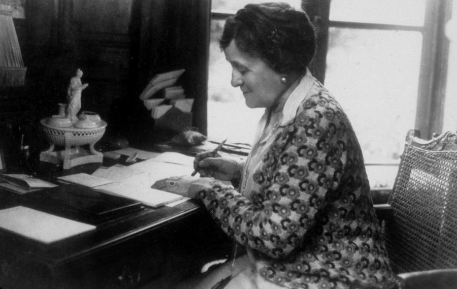 Edith Wharton, C. 1901 Photograph by Everett | Fine Art America