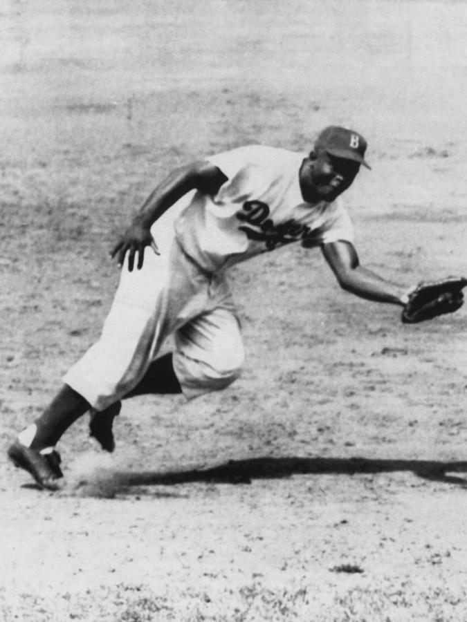 Jackie Robinson, Fielding Third Base Photograph by Everett - Fine Art ...