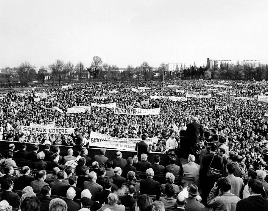 Massive Anti-nuclear Weapons Protest Photograph by Everett - Fine Art ...