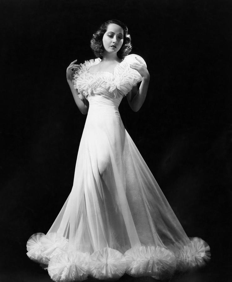 Merle Oberon 1938 Photograph by Everett - Fine Art America