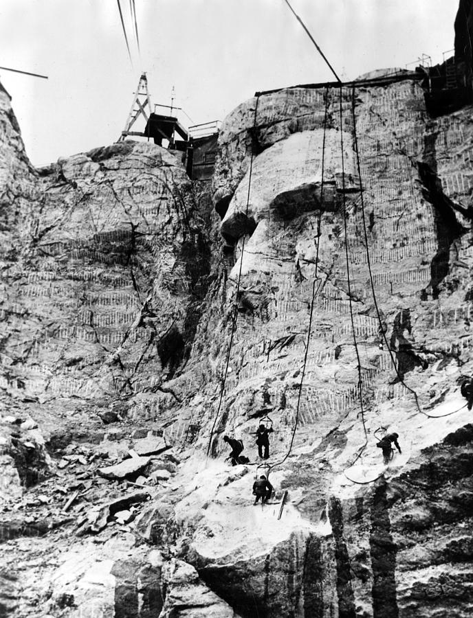 Mount Rushmore, Workers Resume Work Photograph by Everett - Fine Art ...