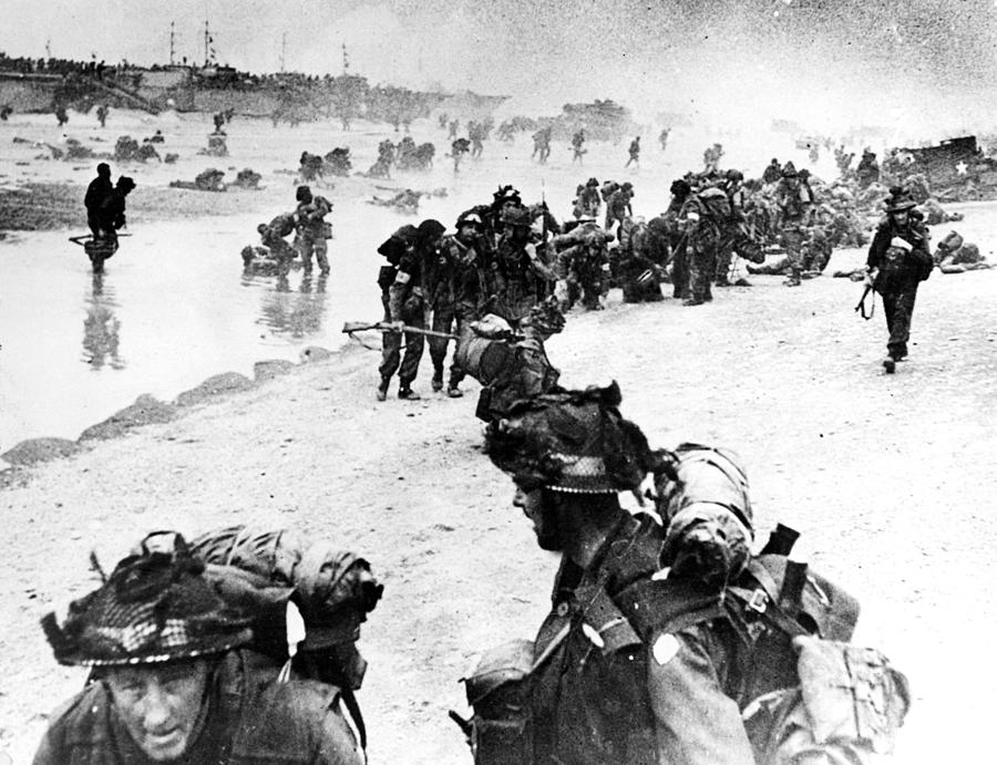 Normandy, British Troops Marching Photograph by Everett - Fine Art America