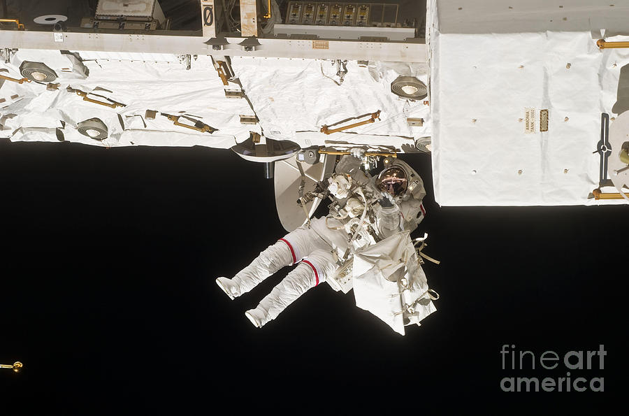 Space Walk, I.s.s Photograph by NASA/Science Source - Pixels