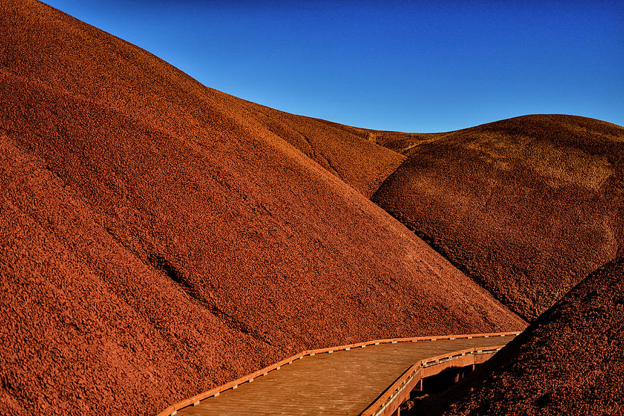Beautiful formation with two dark red clay stone hills in Painted Cove ...