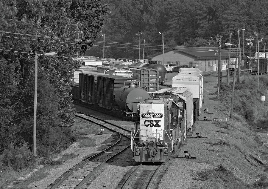 Csxt Gp40-2 #6020 B W Photograph by Joseph C Hinson - Fine Art America