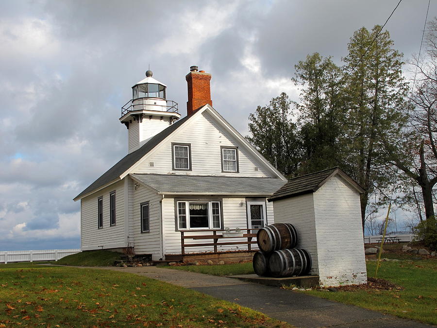 Mission Point Lighthouse Photograph by Cindy Kellogg - Fine Art America