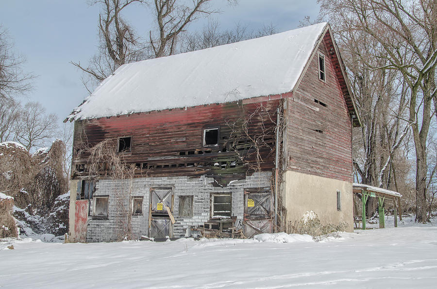 Old Barn in Upper Roxborough in the Snow Photograph by Bill Cannon ...