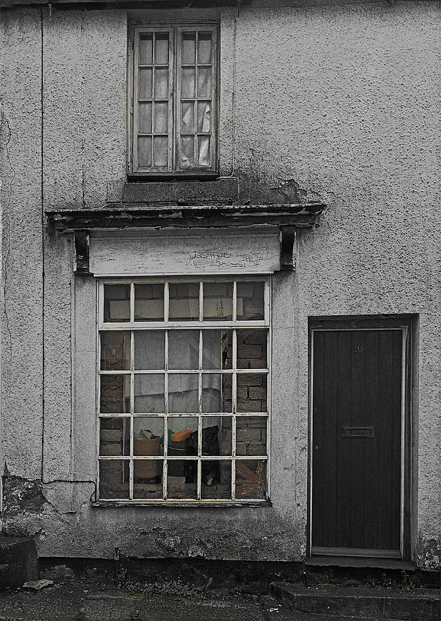 Old Window Photograph by Guy Roberts - Fine Art America