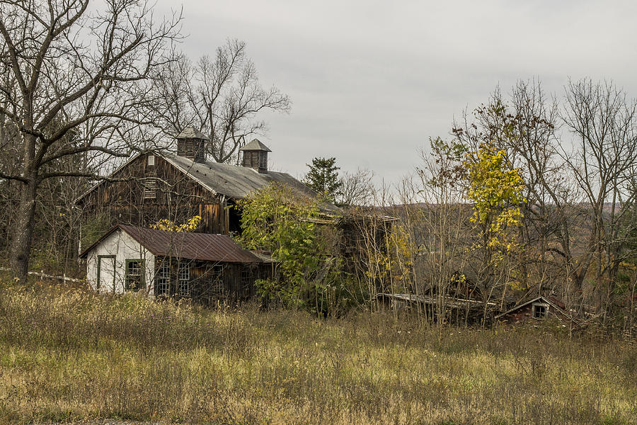 Run Down Barn Photograph by Lisa Hurylovich - Fine Art America