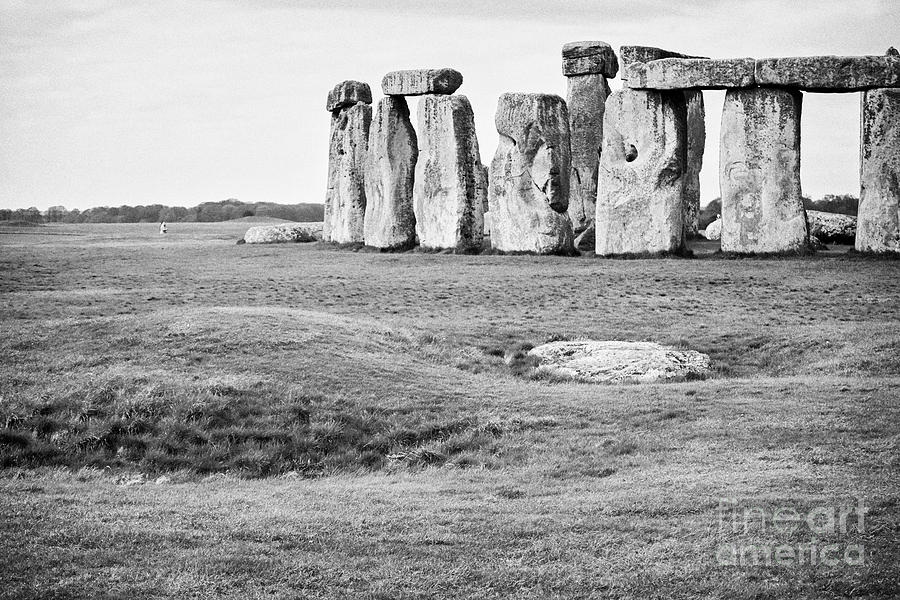 The Slaughter Stone In Front Of View Of Circle Of Sarsen Stones With ...